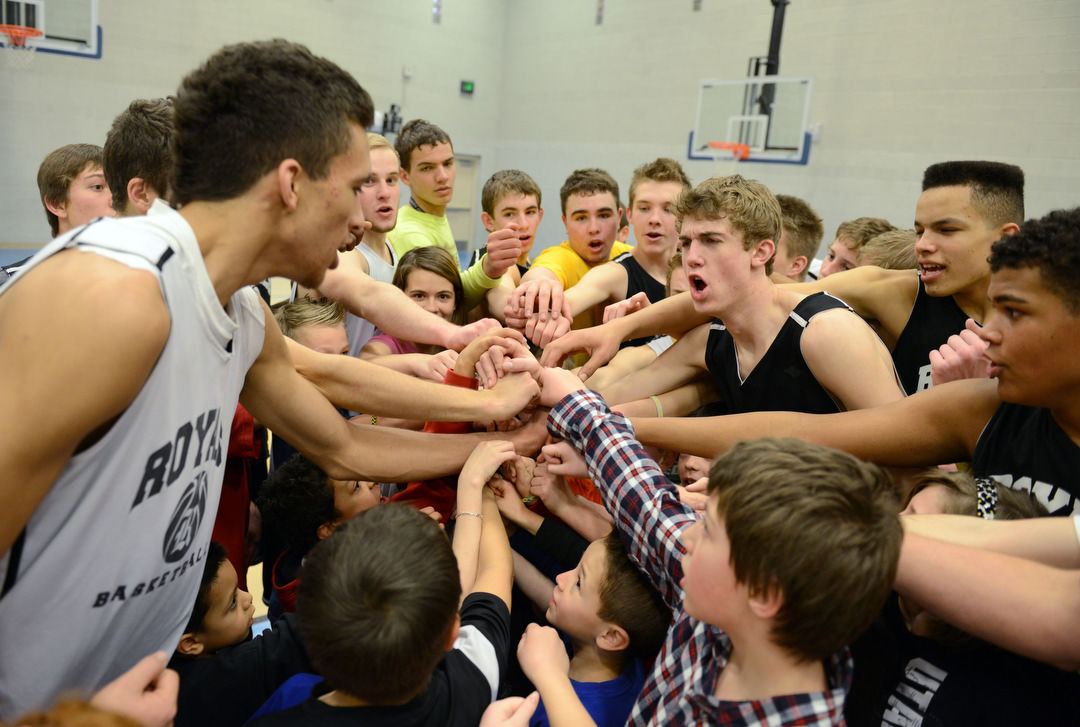 Roy High basketball team serves pizza, smiles | News, Sports, Jobs ...